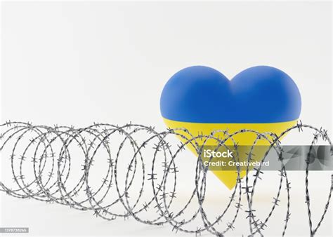 우크라이나 전쟁 파란색과 노란색 심장 모양 우크라이나어 플래그의 색상 러시아어 우크라이나어 충돌 우크라이나 저장합니다 군사 공격과 점령을 중지합니다 지원 텍스트를 위한