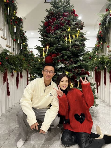 文咏珊与老公乔迁新居 吴千语等一众好友圣诞节做客凤凰网