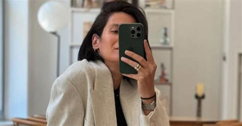 Fox News Greg Gutfelds Wife Strips Down To Her Bra In Mirror Selfie