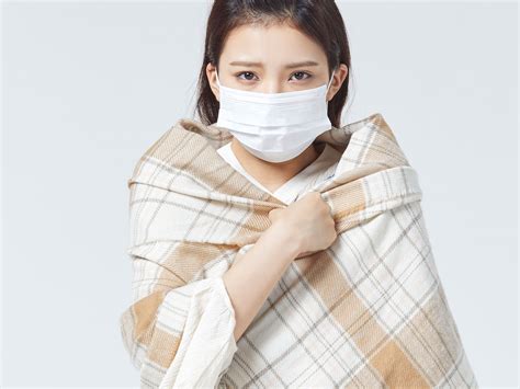 여름 감기로 오인하기 쉬운 냉방병의 증상 원인 치료법 감기와의 차이점까지 닥터나우