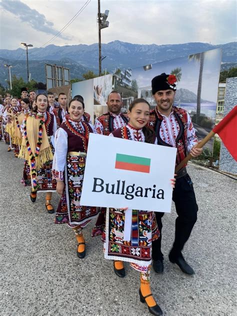 Ансамбъл „Мездра“ се завърна от турне в три балкански държави снимки