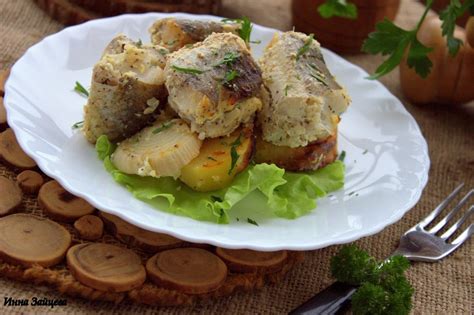 Хек запечённый с картошкой в духовке 10 фото в рецепте