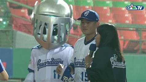 0425 兄弟 Vs 富邦 賽後，胡金龍獲單場mvp Youtube