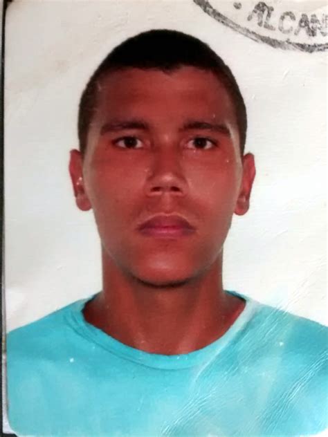 IMAGENS FORTES Jovem Morto Com Tiros Na Praia Grande Arraial Do Cabo Nesta Quarta