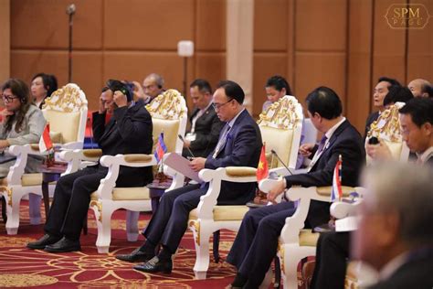 សម្តេចតេជោ ហ៊ុន សែន និងមេដឹកនាំអាស៊ាន ជួបប្រជុំជាមួយក្រុមប្រឹក្សា ពិគ្រោះយោបល់ធុរកិច្ចអាស៊ាន