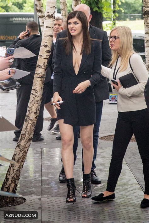 Alexandra Daddario Sexy Cleavage At Baywatch Photocall In Berlin Aznude