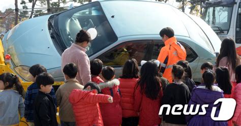 자동차 사고를 대비해 안전벨트는 필수