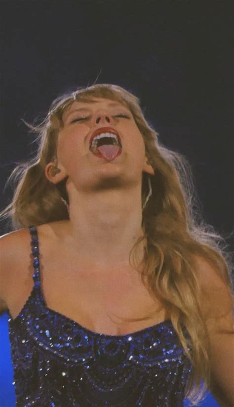 Taylor Swift R Famoustongues