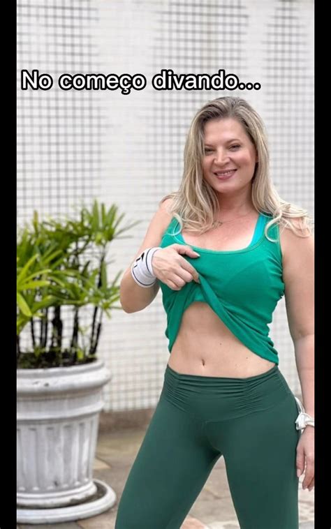 Foto Joice Hasselmann Exibe A Barriga Chapada Com Frequência Na Web Purepeople