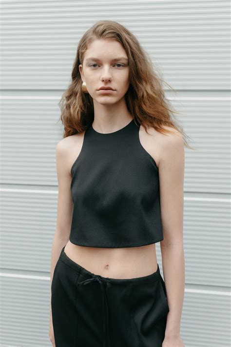 Hannah R BOOK Signed Model Management Hannah R BOOK Signed Model Management