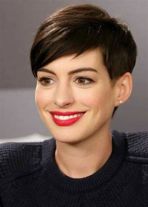 The Best Short Hairstyles For Oval Faces Short Hair Cuts Short Hair Styles Anne Hathaway
