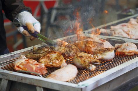 고기 구우며 후추 뿌리기 등 발암물질 생성 습관들