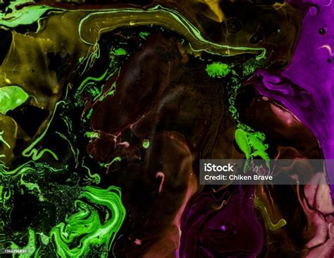 어두운 질감의 손으로 그린 질감 예술적 기하학적 빛나는 염색 아시아 수지 아크릴 혼합 효과 어두운 다채로운 밤 예술 동양 천 0명에 대한 스톡 사진 및 기타 이미지 Istock