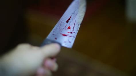 Mujer Amarra A Su Esposo Para Con Un Cuchillo Cortarle El Pene