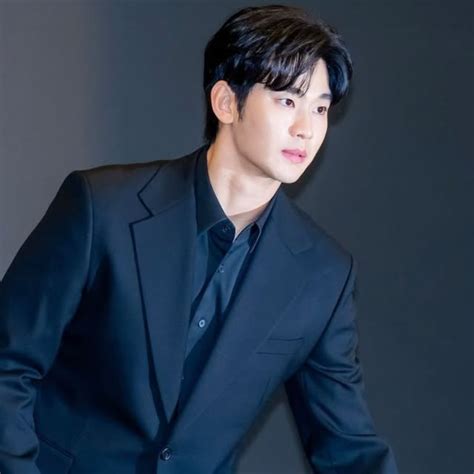 我無法想像，言語竟能如此摧毀一個人！他的心靈、身體和靈魂都被撕裂得支離破碎。這不是任何普通人能承受的！作為一名超過十年的粉絲的你们、你們應該都