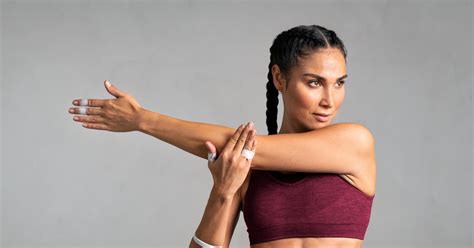 Легко повторить 3 простых упражнения против обвисших рук которые можно делать дома Marieclaire