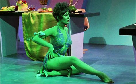 Sexy Aliens 23 Heavenly Bodies From Sci Fi Artofit