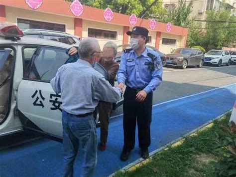 8旬老人走失急煞老伴 民警相助半小时紧急寻人顾阿婆老伯寻找
