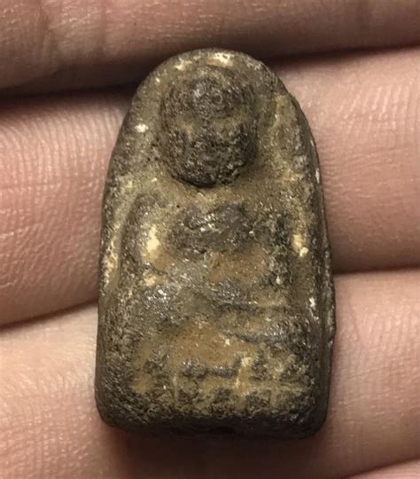 หลวงปู่ทวด พิมพ์พระรอด Ennxo