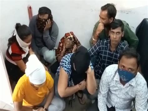 Sex Racket Busted 9 Including 4 Girls Arrested स्पा सेंटर की आड़ में चल रहा था सेक्स रैकेट