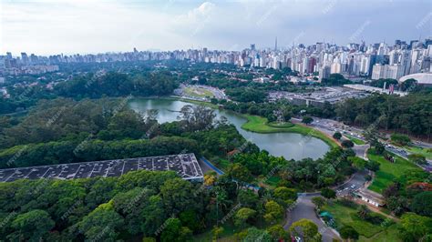 Vista Aérea Del Parque Ibirapuera En So Paulo Sp Edificios Residenciales Alrededor Lago En