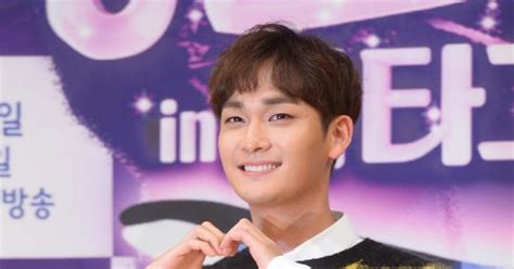 [포토] 조윤우 힐링 전하는 손하트