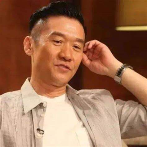 黄志忠为跟柯蓝结婚，抛弃结婚13年的糟糠妻，结果如何？感情结婚证妻子