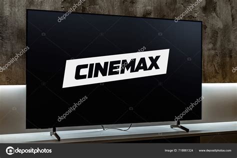 Poznan Pol Apr 2024 Flat Screen Set Displaying Logo Cinemax — Stock