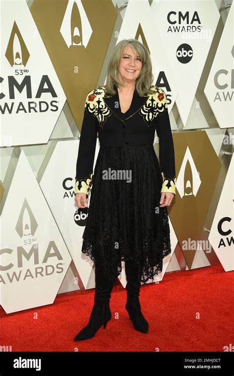 Kathy Mattea Arrives At The 53rd Annual Cma Awards At Bridgestone Arena