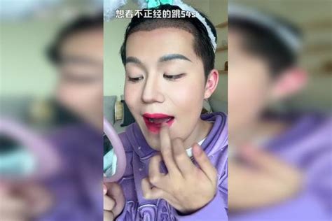 不用黑字给这只唇釉起个名儿