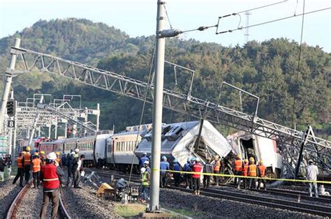 韩国丽水发生列车脱轨事故 已致1人死亡8人受伤 国际在线