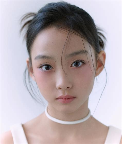 키즈프로필 아역배우프로필 스핀오프 스튜디오 새로운 스핀오프의 주니어 베이직 컨셉 프로필 입니다 아원이의 맑고 투명한 이미지를 그대로 담아봤어요 주니어프로필 주니어