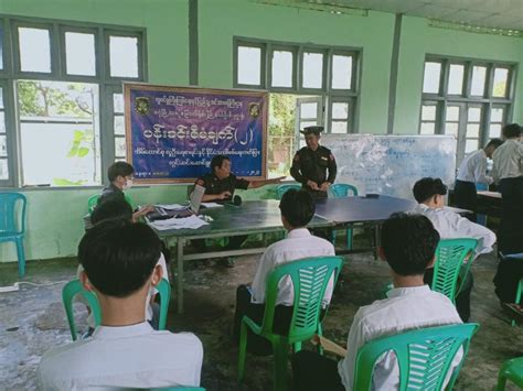 ဒဂုံမြို့သစ် မြောက်ပိုင်း မြို့နယ်တွင် နိုင်ငံသားစိစစ်ရေးကတ်ပြားများကို ကျောင်းသား ကျောင်းသူမ