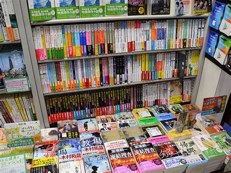 新幹線で読まれている文庫本は？ 駅ナカ書店の店長がベスト10を解説｜好書好日
