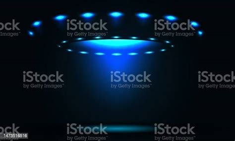 Ufo 우주 비행 접시 외계인 우주선 빛나는 벡터 일러스트 레이 션 날기에 대한 스톡 벡터 아트 및 기타 이미지 날기 디자인 만화 Istock