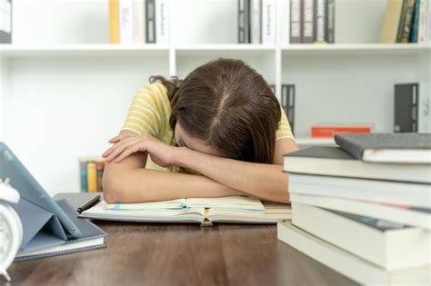 Premium Photo Asian Student Woman Have Anxiety Because Of Exams