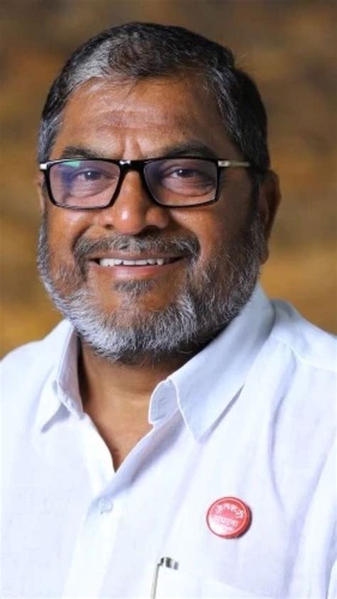 Raju Shetti शेतकऱ्यांसाठी जीव धोक्यात घालणारा नेता ते खासदार राजू