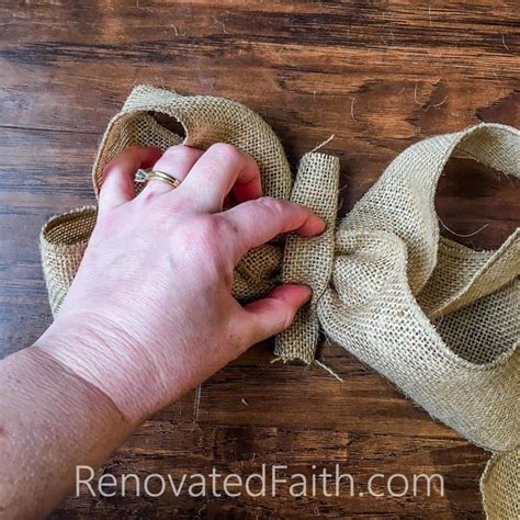 How To Make A Burlap Bow The Easiest Bow Hack