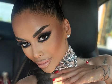 Беба нажежи мрежата с тези секси снимки Звезди Woman Bg