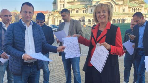 Протест срещу хартиената бюлетина Новини