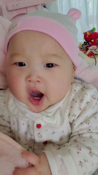 하품 하는 모습도 예쁜 👶 Youtube