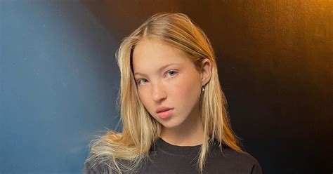 Дочка Кейт Мосс здивувала пазурами на ногах Афіша Bigmir Net