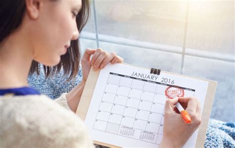 عقب افتادن پریود تا چند روز طبیعی است دلایل تاخیر در پریود دختر