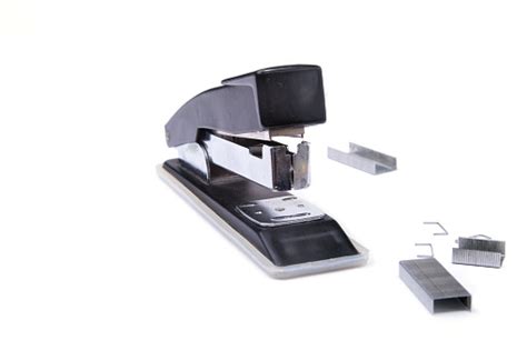 스테이플러 종이 수동으로 연결 하는 사무실에서 사용 됩니다 0명에 대한 스톡 사진 및 기타 이미지 0명 버팀대 벨라루스