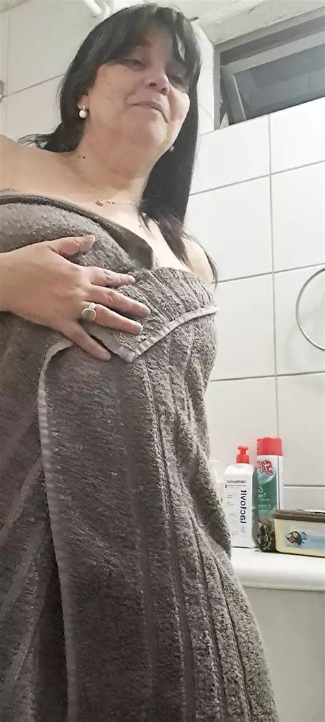 Con trai riêng nhìn thấy tôi khỏa thân và nhìn thấy âm hộ và bộ ngực