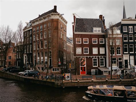강가 건물 외관 건축 세부 관광 관광 명소 구시가지 그림 같은 기차역 네덜란드 네덜란드 건축 네덜란드 디자인 대중교통 도시 경관 도시 풍경 도시의