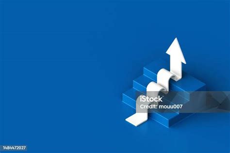 파란색 배경에 성장의 계단을 따라가는 흰색 화살표 계단 위로 올라가는 3d 화살표 위쪽으로 올라가는 화살표가 있는 3d 계단 3d 렌더링 1위에 대한 스톡 사진 및 기타