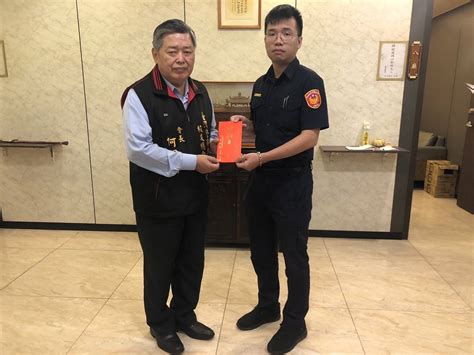何明洲率警專校友總會慰問新北警察局殉職家屬及受傷警員