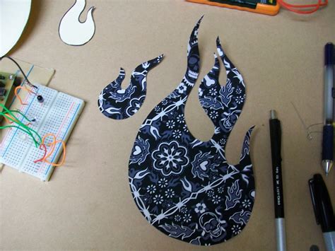 Arduino Lilypad Interactive Passion Sensing Scarf 7 Steps With