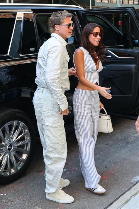 Brad Pitt Und Ines De Ramon Mit Diesen Wow Looks Feiert Das It Paar